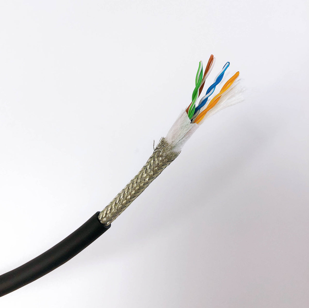 太陽CAT5e耐移動隔離網路線 FAMV-5E26SB(BK) — 泉昱電業QUAN-YU